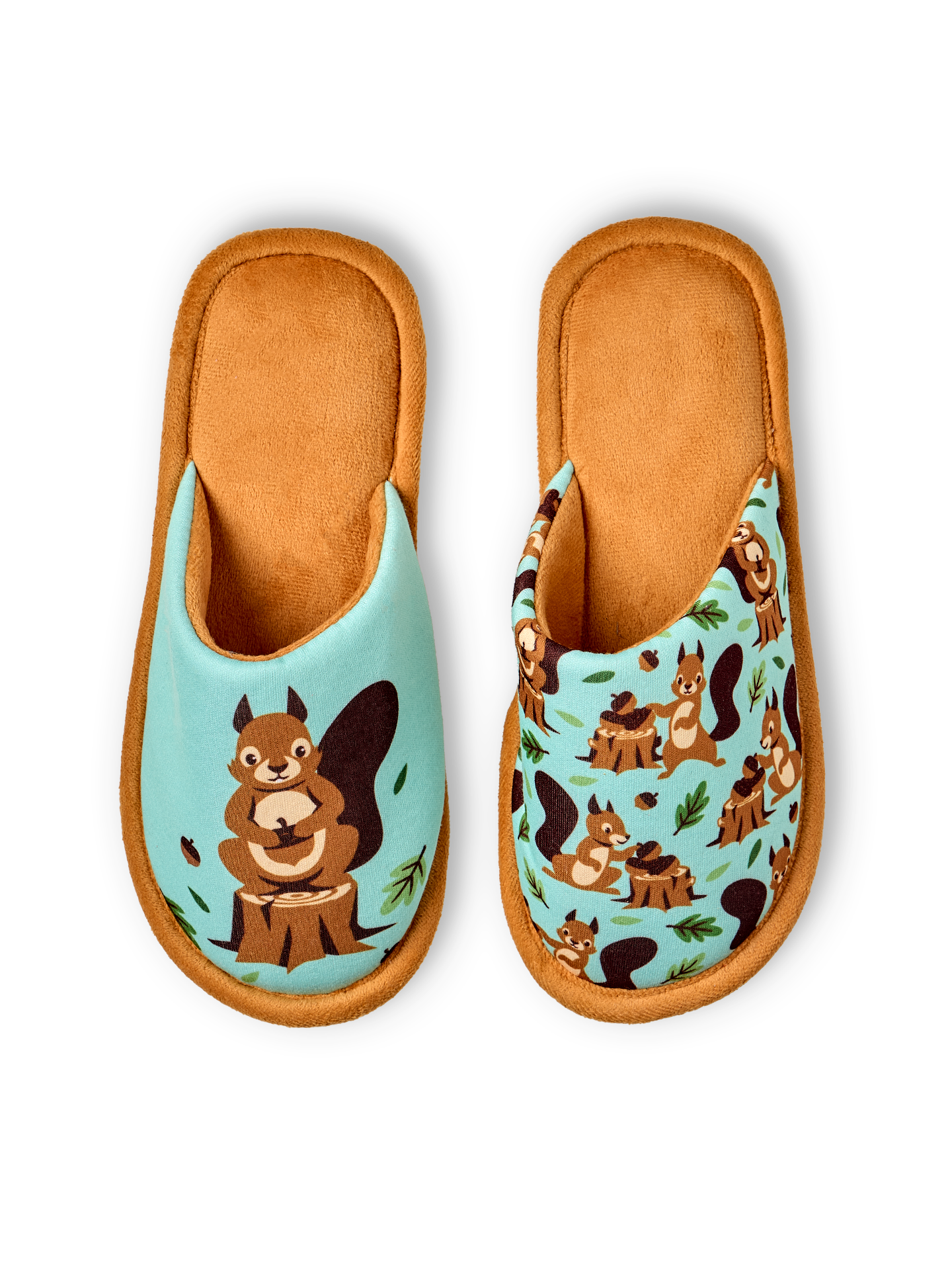 Lustige Hausschuhe Eichhörnchen im Wald | Dedoles